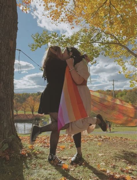 Lesbian Art Cute Lesbian Couples Lesbian Pride Lesbian Love Cute Lesbian Prom Pictures