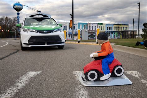 Detroit Begins Automated Shuttle Testing At Mcity