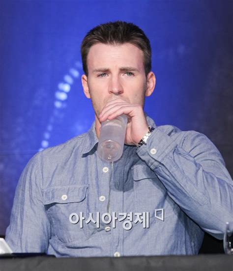 [포토]크리스 에반슨 물마시는 모습도 화보 아시아경제