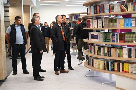 УНСС Красимир Вълчев председател на Комисията по образование и наука в НС изнесе публична