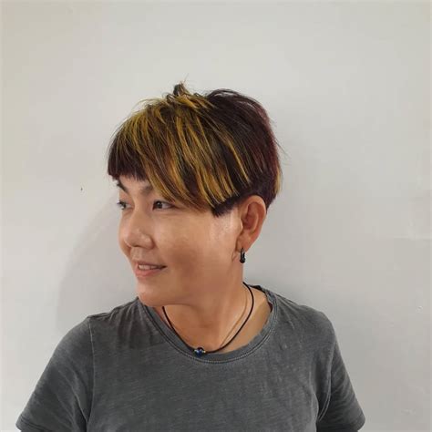 12 Bold Styles To Elevate Your Look With A Pixie Cut With Highlights