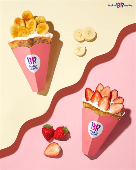 달콤한 바닐라 아이스크림과 과일의 조화 딸기