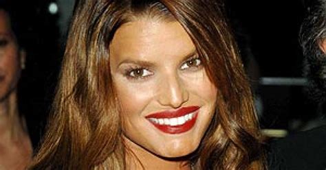 〈스포츠칸〉제시카 심슨 실연 딛고 미식축구선수와 데이트