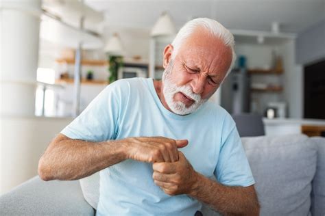 退化性關節炎吃什麼認識退化性關節炎症狀分級與營養素補充重點 Lyprinol立適得 專利綠唇貝萃取物呵護行動力