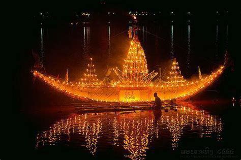 ໄຫຼເຮືອໄຟ ເຮືອໄຟ ກິນທີ່ນີ້ ທ່ຽວທີ່ນີ້（乐在老挝）