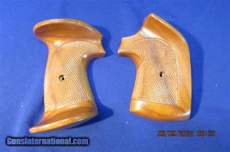 COLT PYTHON TARGET GRIPS