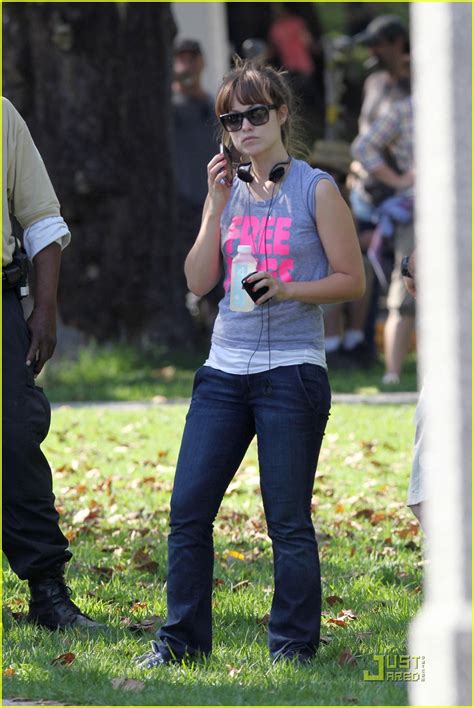 Olivia Wilde Premieres The Change Up Photo Leslie Mann Olivia Wilde Pictures