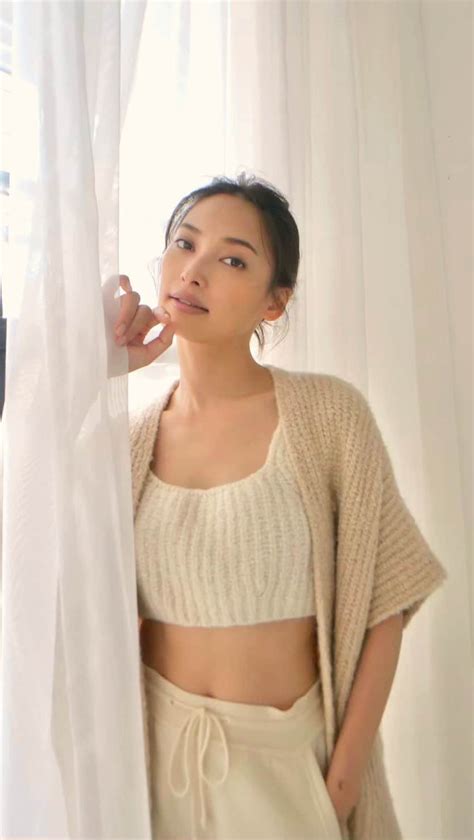 大政絢さんのインスタグラム動画 大政絢Instagram loropianaofficial Cocooning