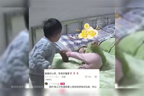 单亲妈妈一人带两娃，上夜班时，3岁的哥哥担起了照顾妹妹的责任