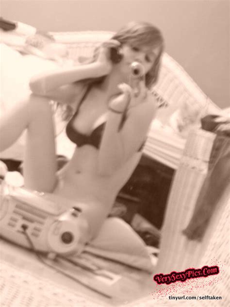 Naked Amateur Teens Mirror Porn Pic