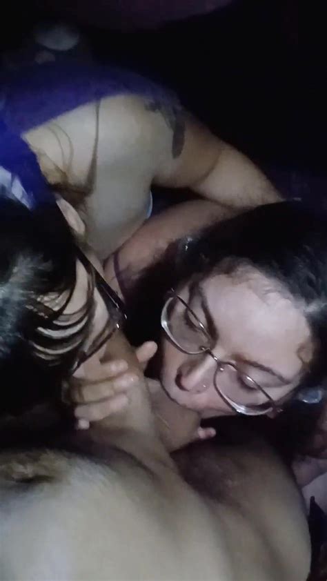 Double Blowjob At The Music Festival Em Inglês