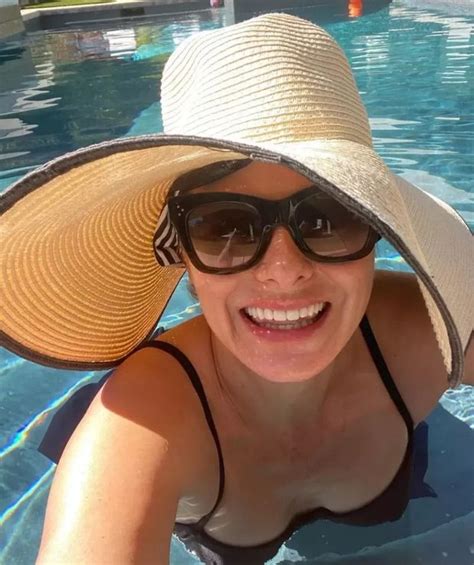 Debra Messing Faradenza