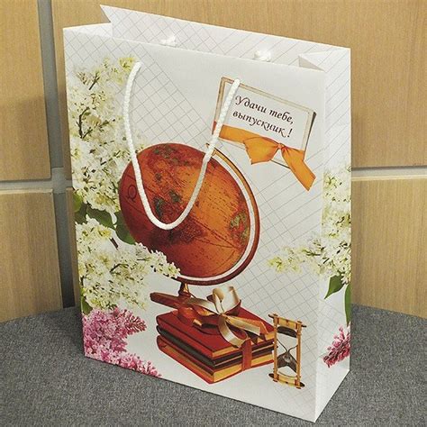 Сумка для подарков выпускникам