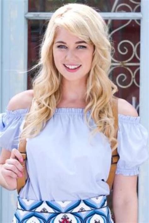 Facts About Holly Cunningham Factsnippet