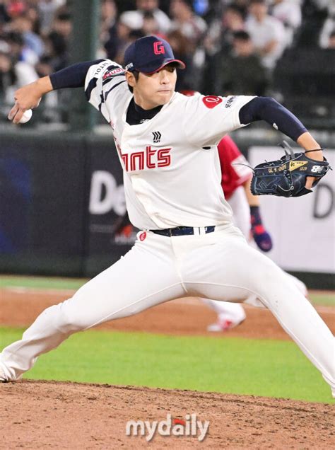 최고 144→147km 조금씩 살아나기 시작한 폼단독 4위 롯데에 가장 필요한 선수는 믿을맨 구승민