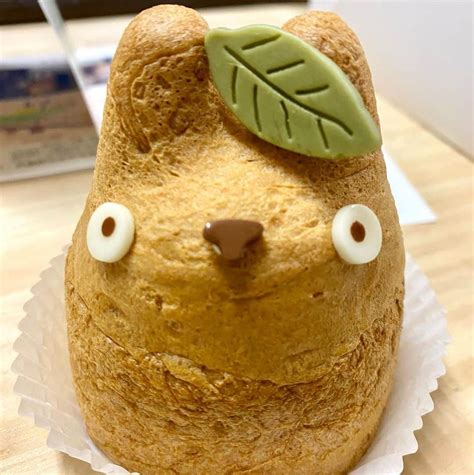 江口寿史さんのインスタグラム写真 江口寿史instagram「今日の差し入れ。 トトロのシュークリーム。 か、かわいい。 白髭の