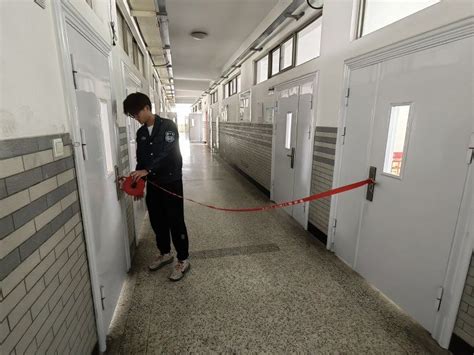 学校开展实验室危险化学品泄漏事故应急演练 盐城工学院 Yancheng Institute Of Technology 厚德格致 笃学重行