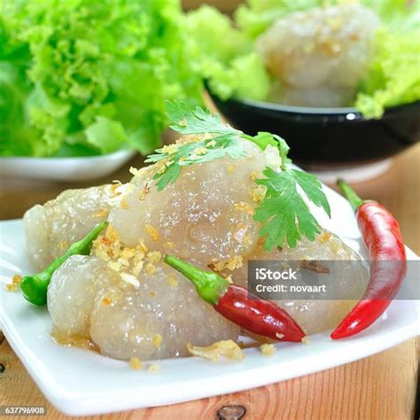 다양한 야채 반찬으로 채워진 돼지고기를 곁들인 타피오카 공 0명에 대한 스톡 사진 및 기타 이미지 0명 개체 그룹 곁들이는 요리 Istock