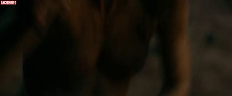 Nackte Mackenzie Davis In Terminator Dark Fate