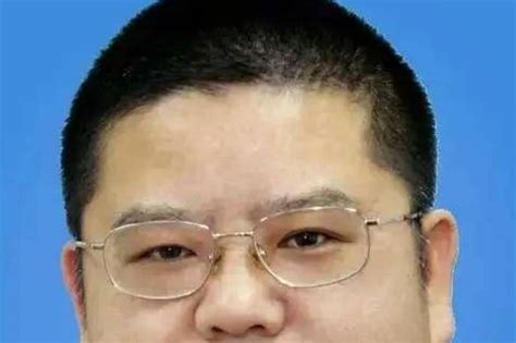 周蓬安：甘荣坤贪166亿，将是什么下场？报告贪官事项