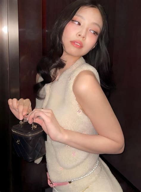 샤넬 2024 봄 여름 레디 투 웨어 컬렉션 빛낸 ‘제니 패션서울