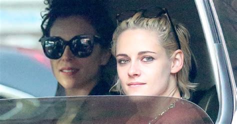 크리스틴 스튜어트 새 동성연인과 동반여행 손잡고 애정표현[파파라치컷]