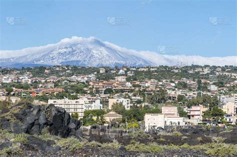 城镇 卡塔尼亚 埃特纳火山 在底端 天空 水平画幅 古老的 旅行者 夏天 云景