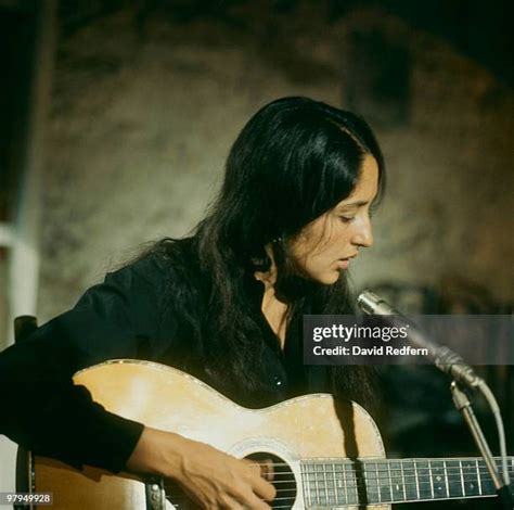 Joan Baez Seventies Photos And Premium High Res Pictures Getty Images