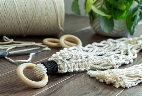 How To Make A Macrame Square Knot Video Instruction Super Crafty Gal