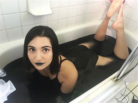 safiya nygaard s feet