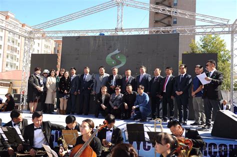 Бүтээн байгуулалтын эзэд болсон барилгачид баярын өдрөө тэмдэглэлээ