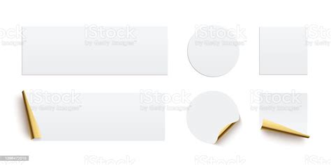 흰색 접착 사각형 원 및 사각형 스티커와 금색 컬링 가장자리 3d 빈 종이 레이블 벡터 일러스트 레이 션 흰색 배경에 가장자리가 꼬인 배지 0명에 대한 스톡 벡터 아트 및