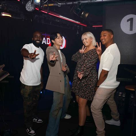 더쿠 방탄소년단 정국 Bbc Radio 1 스튜디오 사진