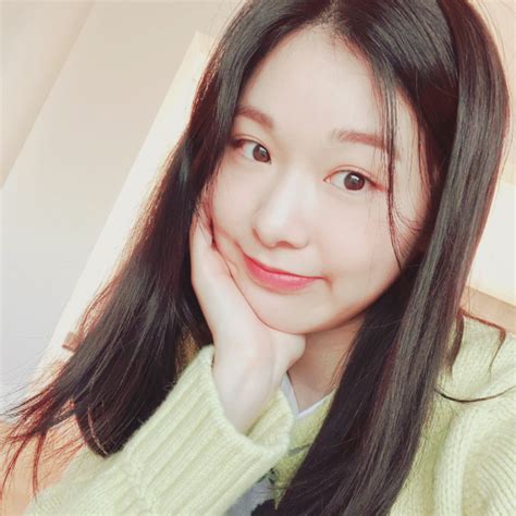 김연아 유럽 여행룩 여자 명품 가방 픽 디올 졸리백 버킷백 추천 가격은 네이버 블로그