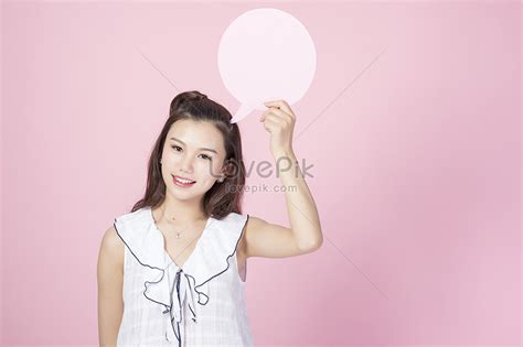 텍스트 프레임을 가진 젊은 여성 사진 무료 다운로드 Lovepik