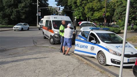 Кола блъсна младо момиче на пешеходна пътека в Русе Youtube