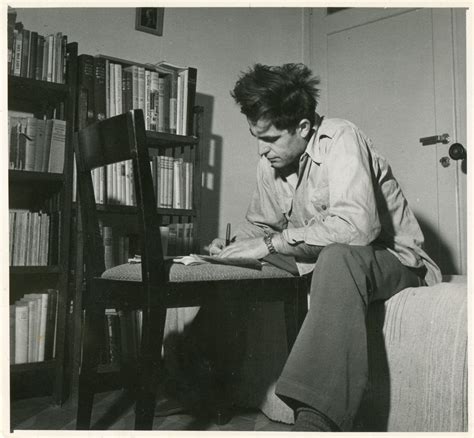 חיים גורי מסמכים שמספרים את סיפורו של המשורר והלוחם הספרנים