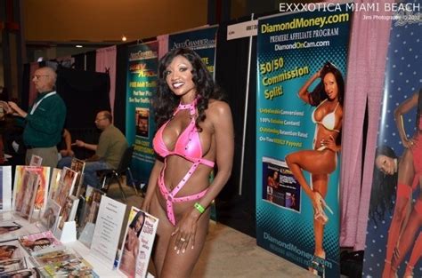 Exxxotica Miami Beach 2011 Jimi Photog Porn Fan Community Forum