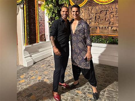 Shikhar Dhawan Strikes A Stylish Pose With Akshay Kumar Theprint