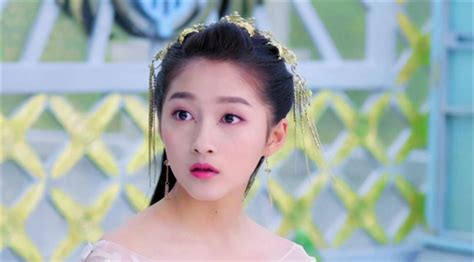 国民闺女“关晓彤”早期泳照曝光，对着镜头撒娇的样子真迷人 搜狐大视野 搜狐新闻