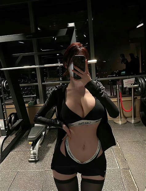 我爱热裤街拍 On Twitter 为什么评论有人说我是健身婊？难道不许女孩子来健身吗？