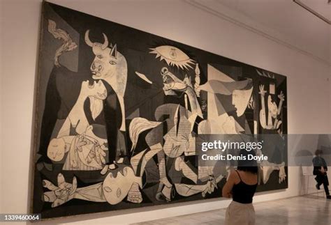 Guernica Pablo Picasso Photos And Premium High Res Pictures Getty Images