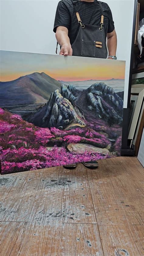 캔버스 유화그림 주작 진달래 산 유화그림입니다봄이 되면 가장 먼저 만개한 진달래를 풍성하게 표현했습니다 진달래 풍경화