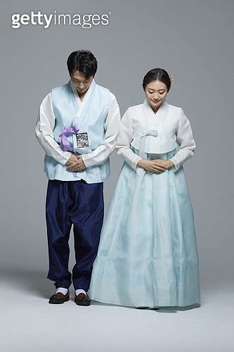 한복 전통문화 설 명절 추석 명절 명절 한국문화 큰절 한국전통 세배 큰절 이미지 Jv12109026 게티이미지뱅크