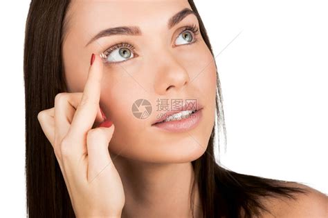 年轻美貌女肖像用白色隔高清图片下载 正版图片503405912 摄图网