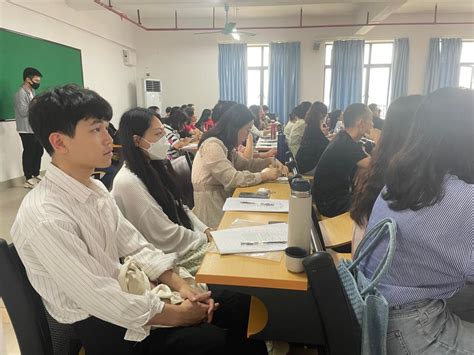 人文与教育学院青年教师观摩校级示范课 人文与教育学院