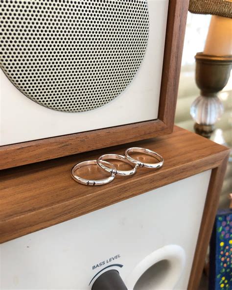 신현리보석공방 원데이 클래스 바쁘신데도 점심시간에 틈을 내어 오셔서 혼자 가족반지를 3개나 완성해가셨어요😊 와이프분과 따님 반지를 갖고 오셔서 호수도 정확하게 쟤고