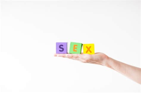 Ce le spunem copiilor şi adolescenţilor despre sex