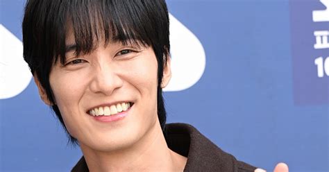 장률 꿀 떨어지는 손하트 [포토엔hd]