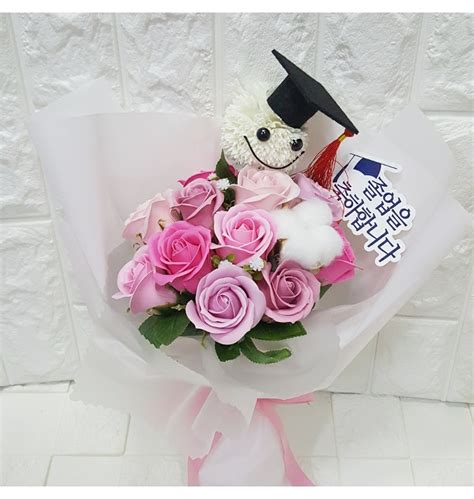 졸업식꽃다발 퐁퐁 학사모 꽃다발졸업픽증정 축하 졸업 선물 티몬